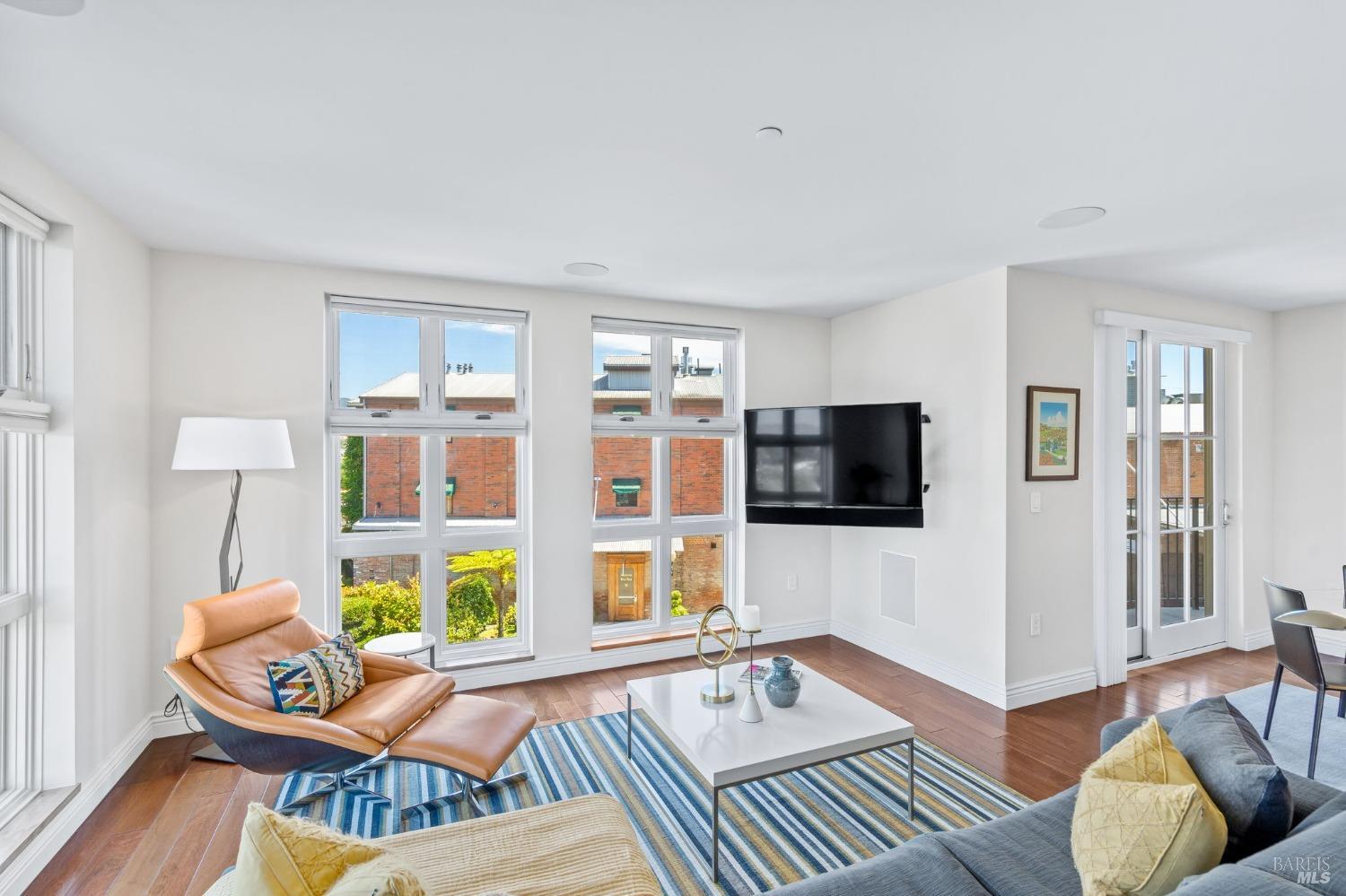 588 Main St #222