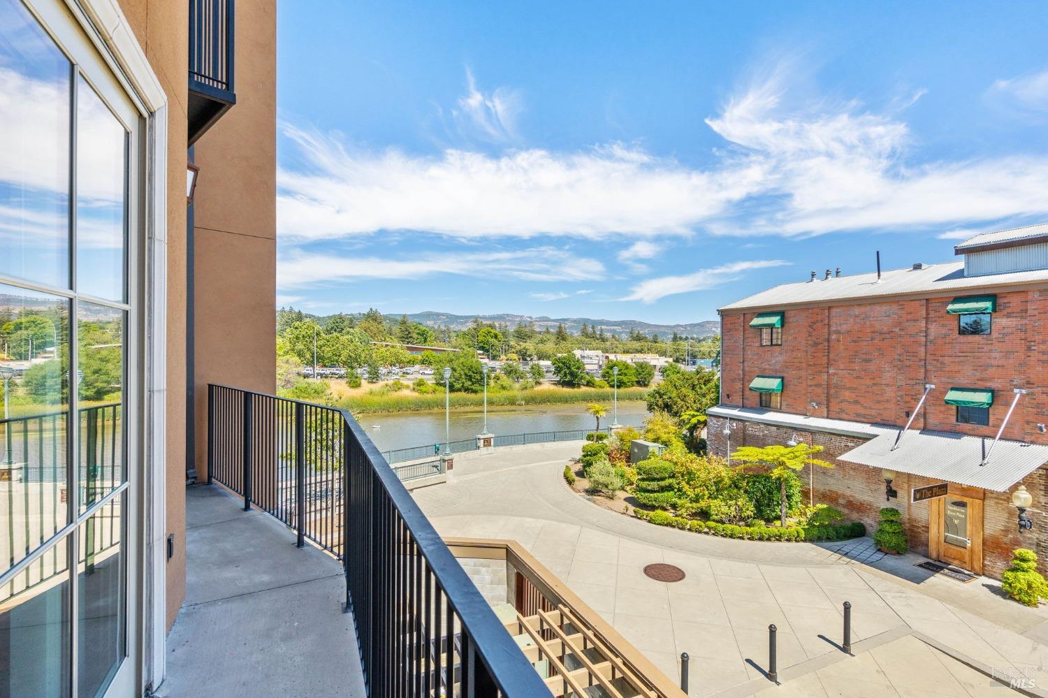 588 Main St #222