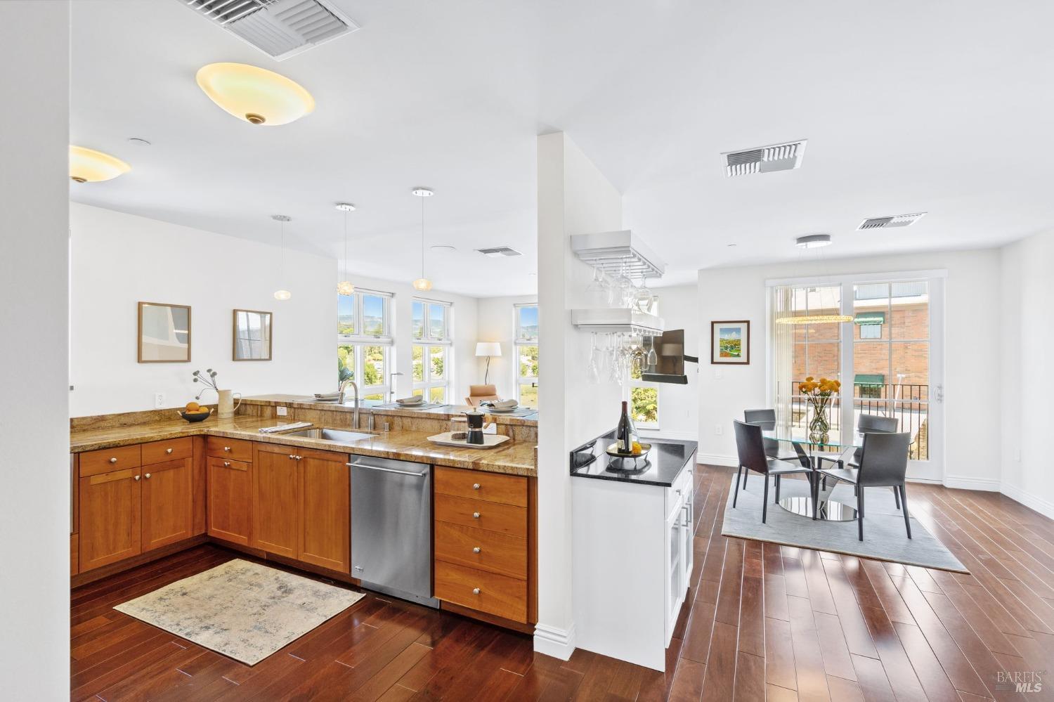 588 Main St #222