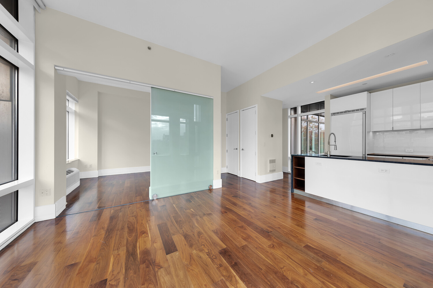 10-17 JACKSON Avenue 2C