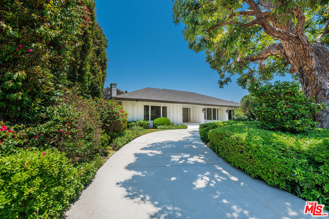 374 Homewood Rd | Rochelle Maize | Beverly Hills Real Estate Agent