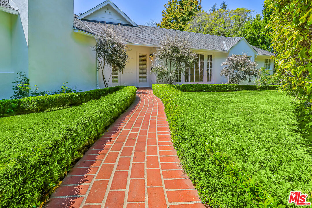 657 N Saltair Ave | Rochelle Maize | Beverly Hills Real Estate Agent