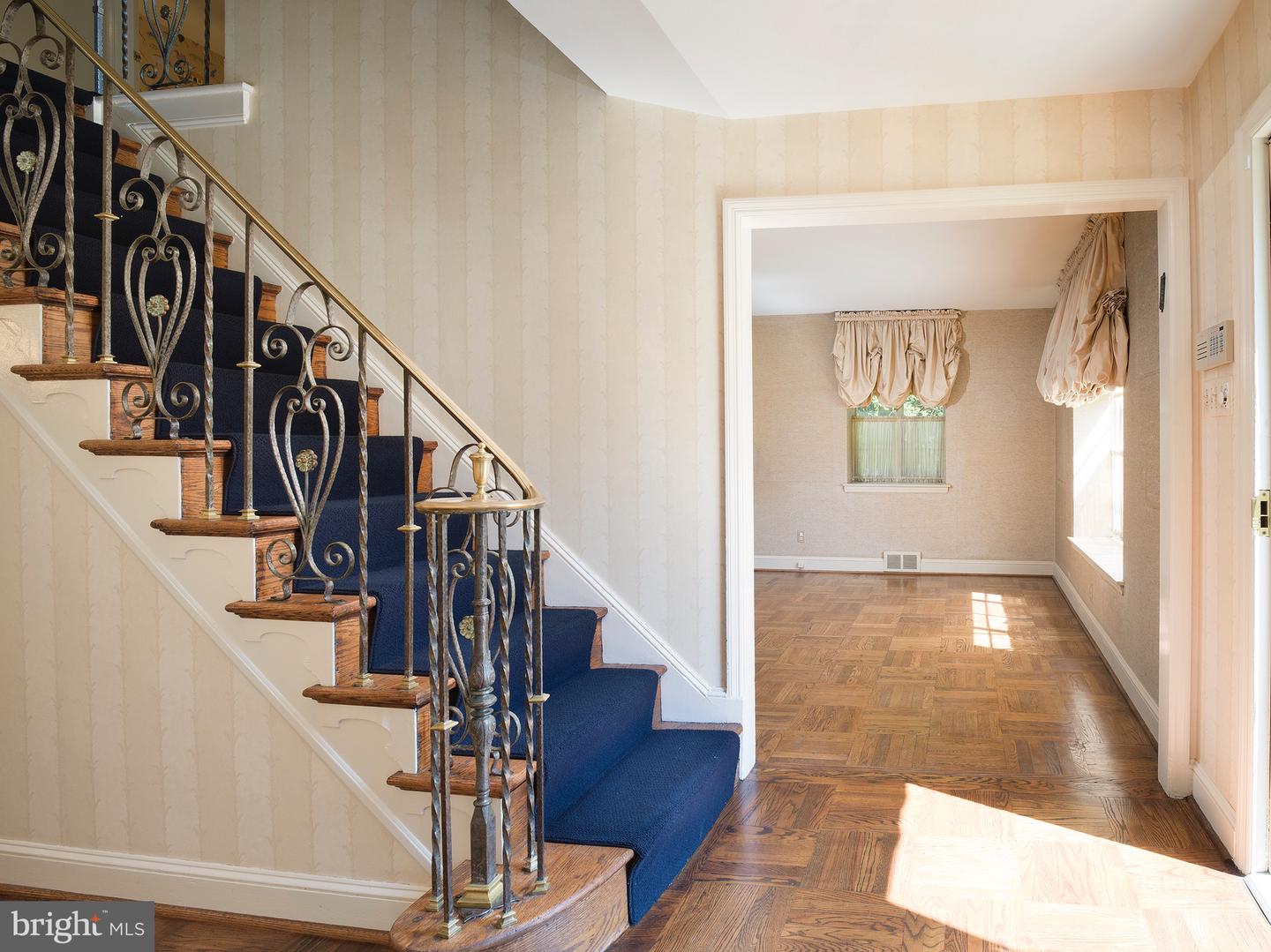 624 Greythorne Rd | The Robin Gordon Group