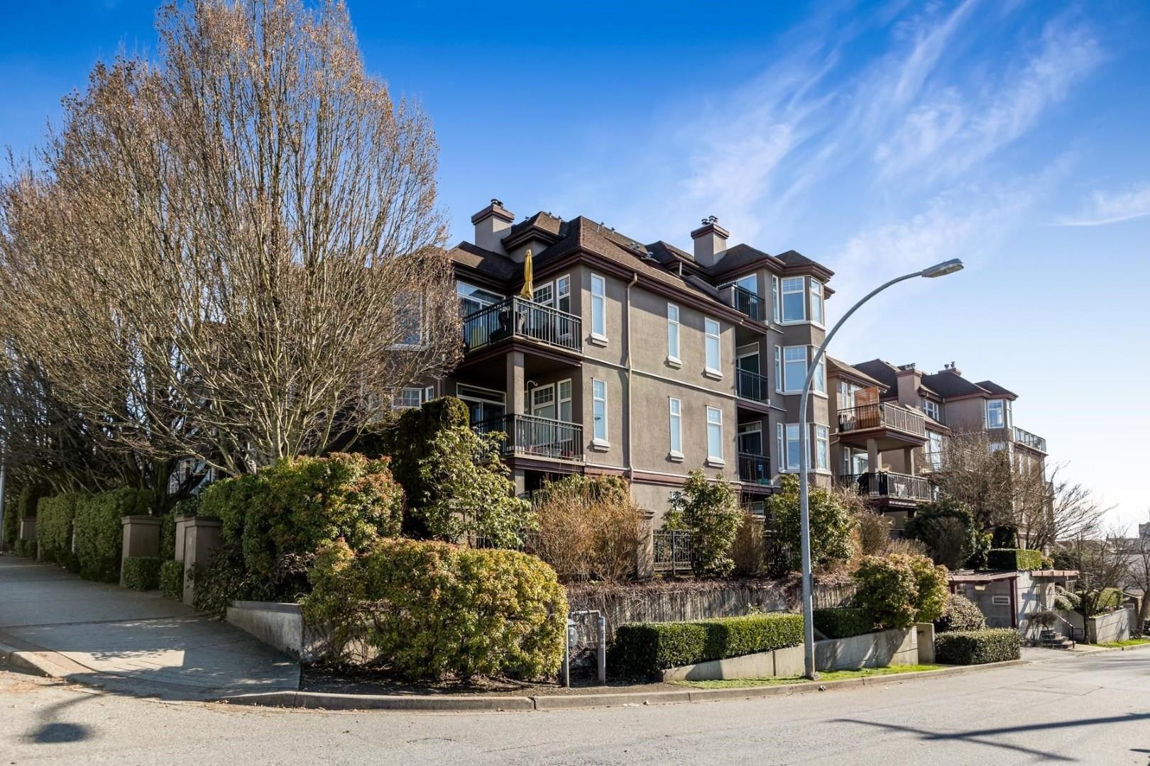 208 588 TWELFTH STREET Unit: 208