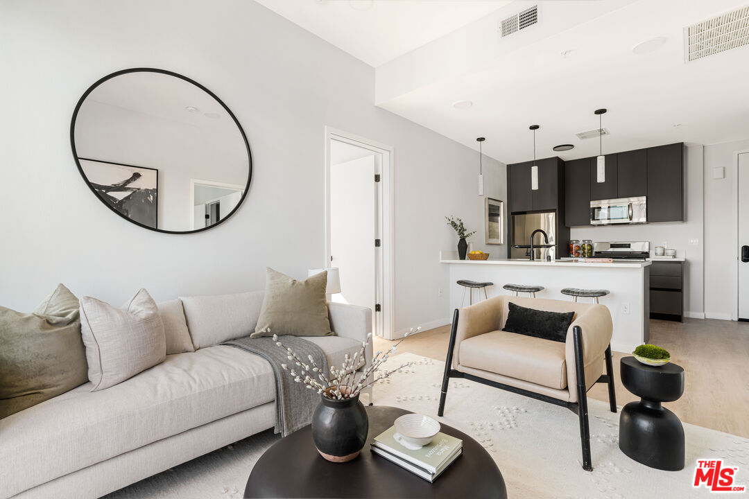 Neyshia Go | California Real Estate Agent