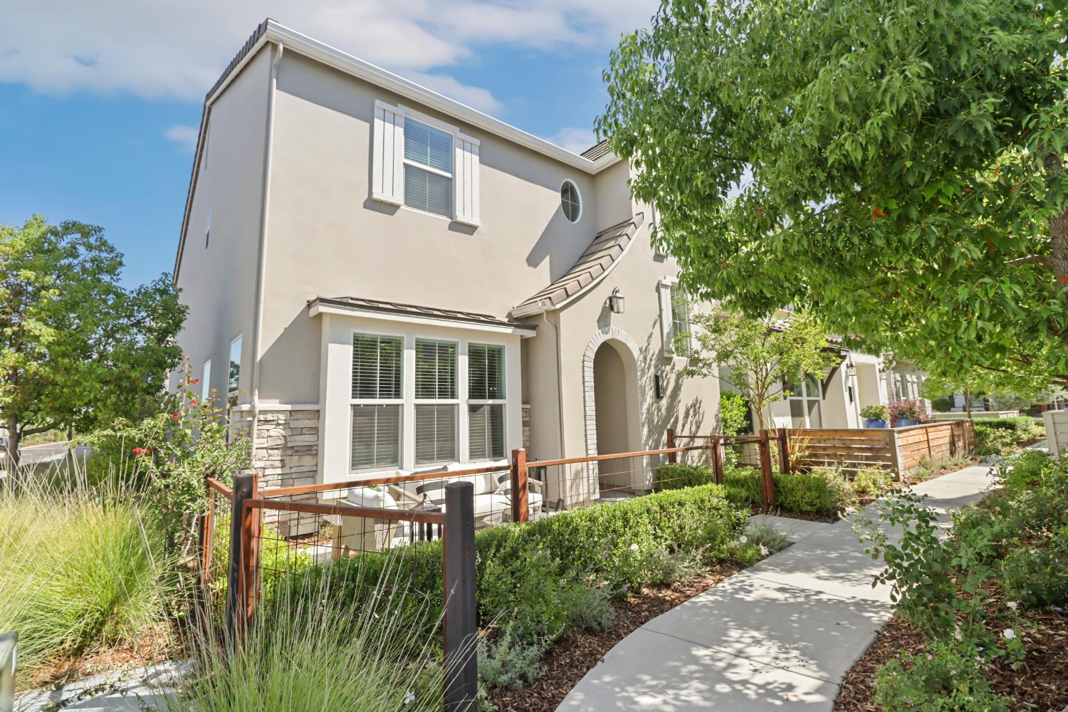 3289 Ronald Reagan Walk