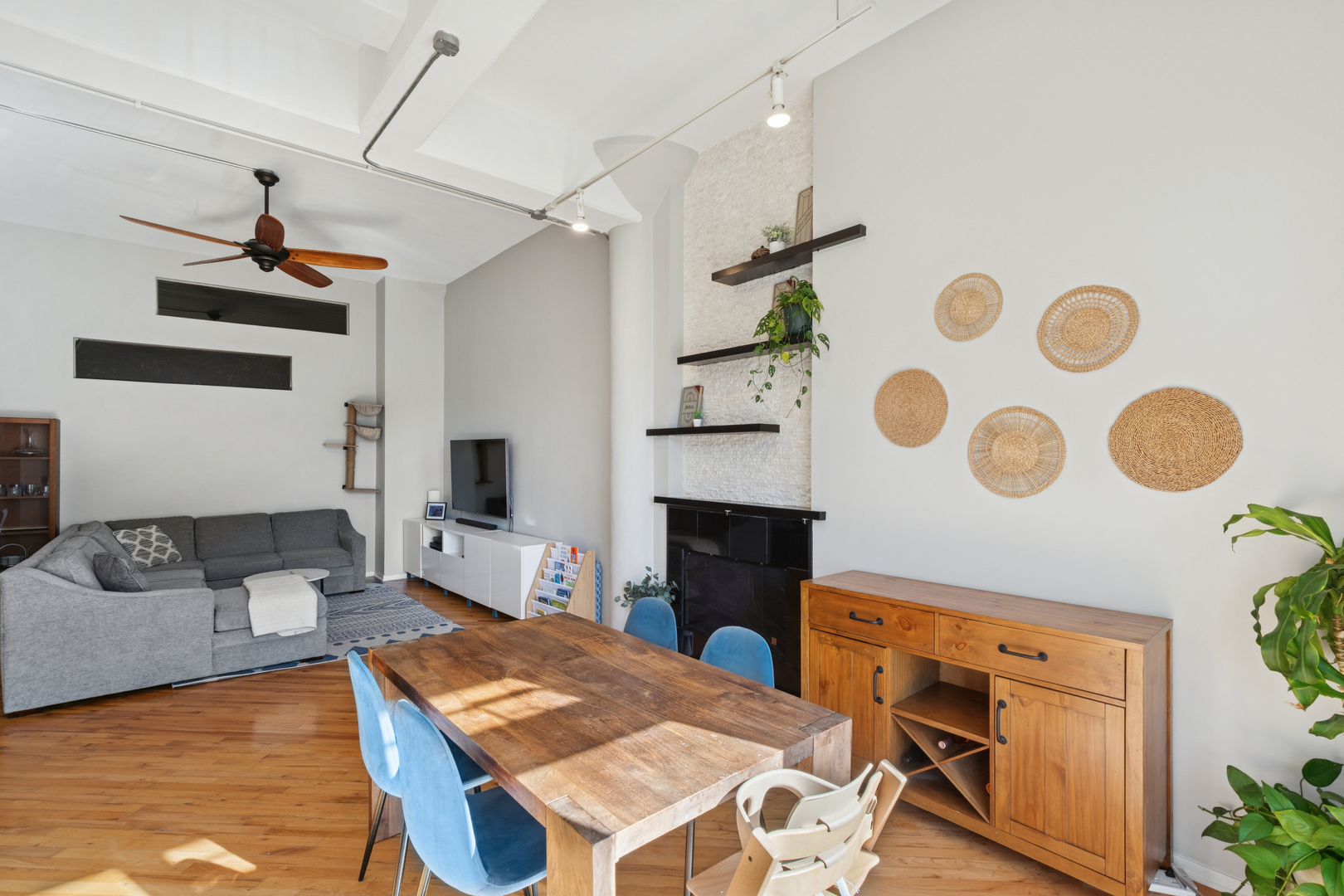 1801 W Larchmont Avenue Unit: 310