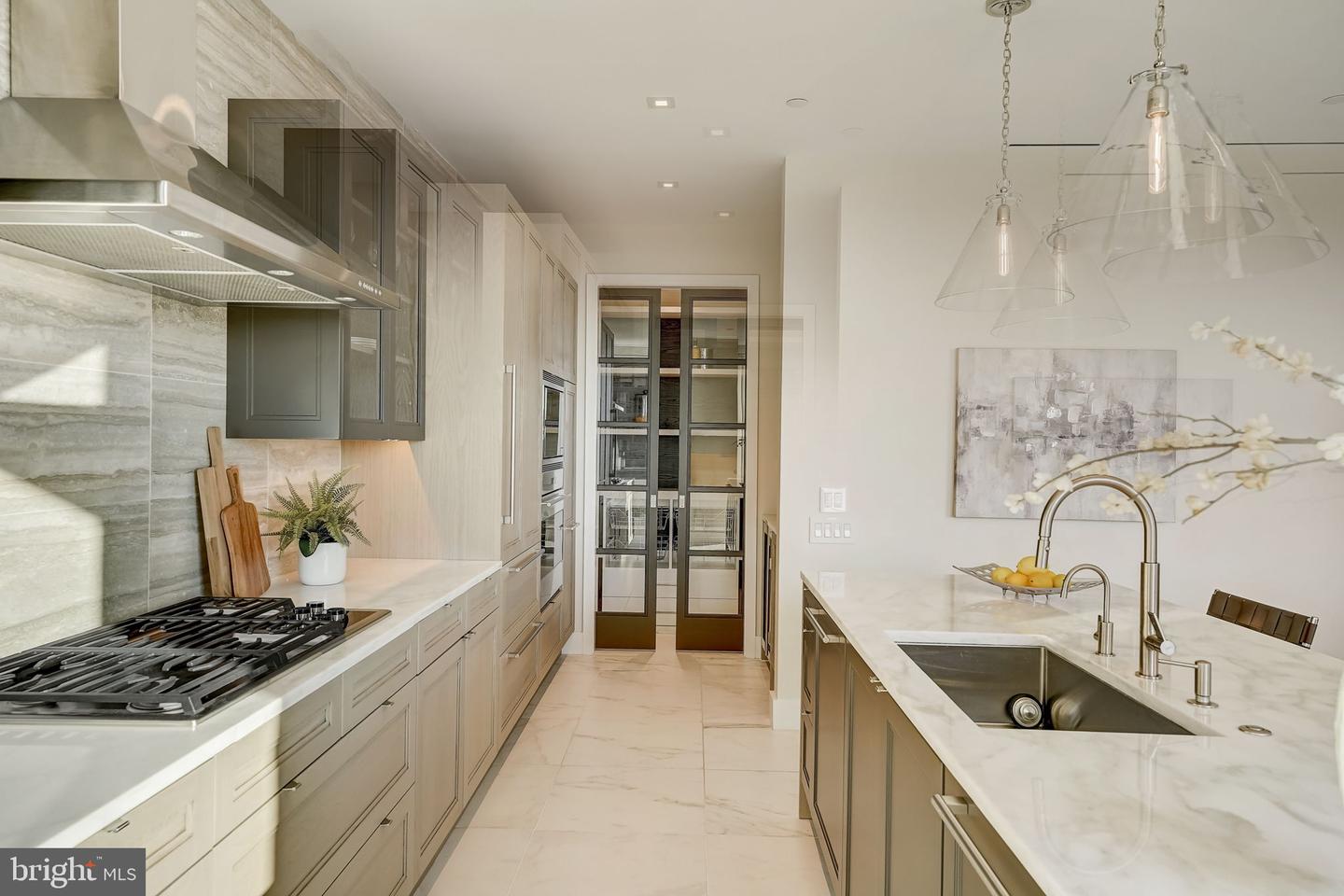 500 Walnut STREET Unit: 601