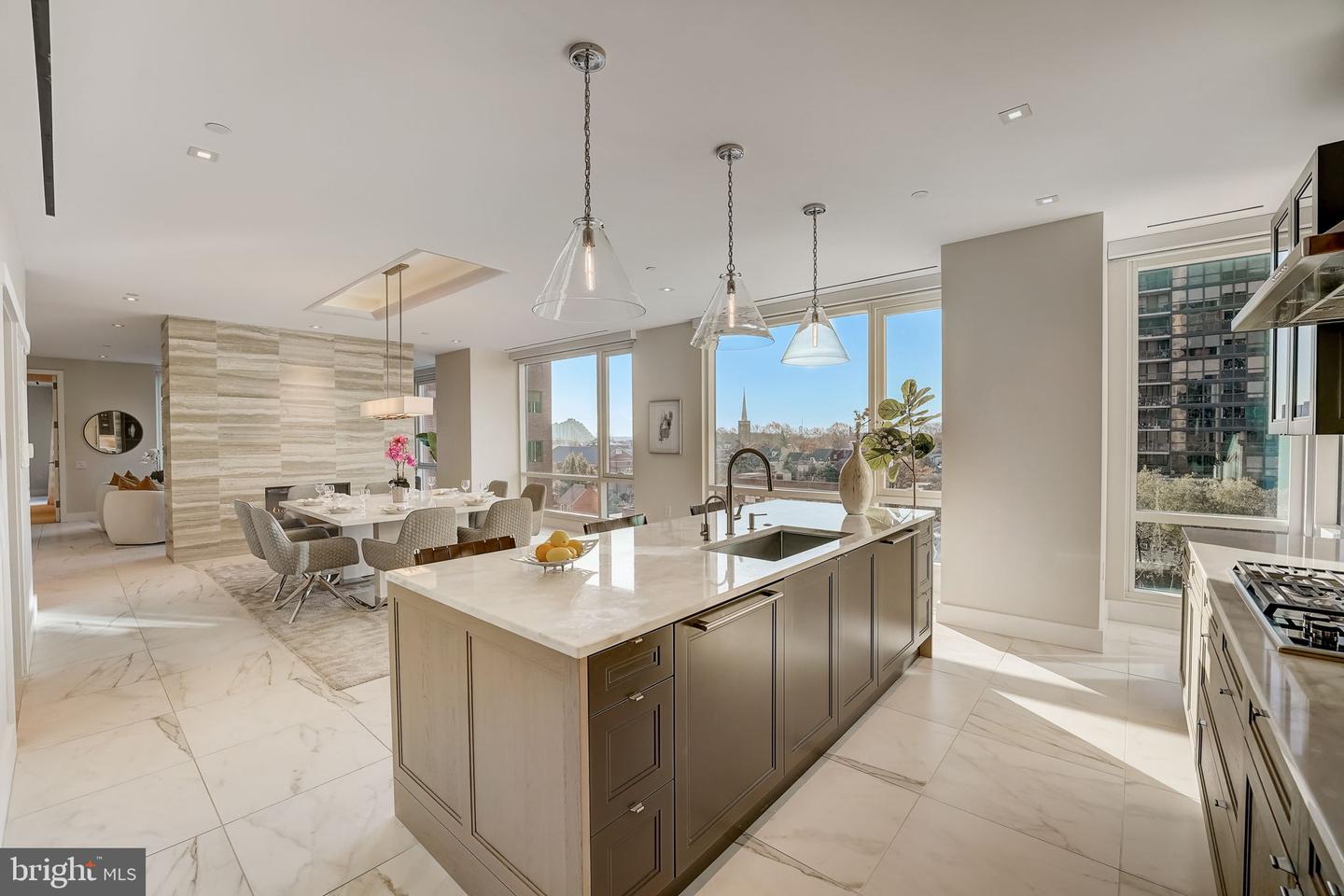 500 Walnut STREET Unit: 601