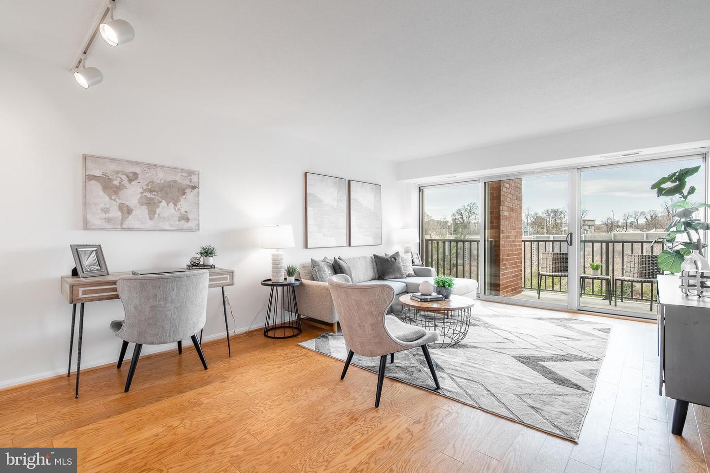 1300 Army Navy Dr #626 | Keri Shull Team