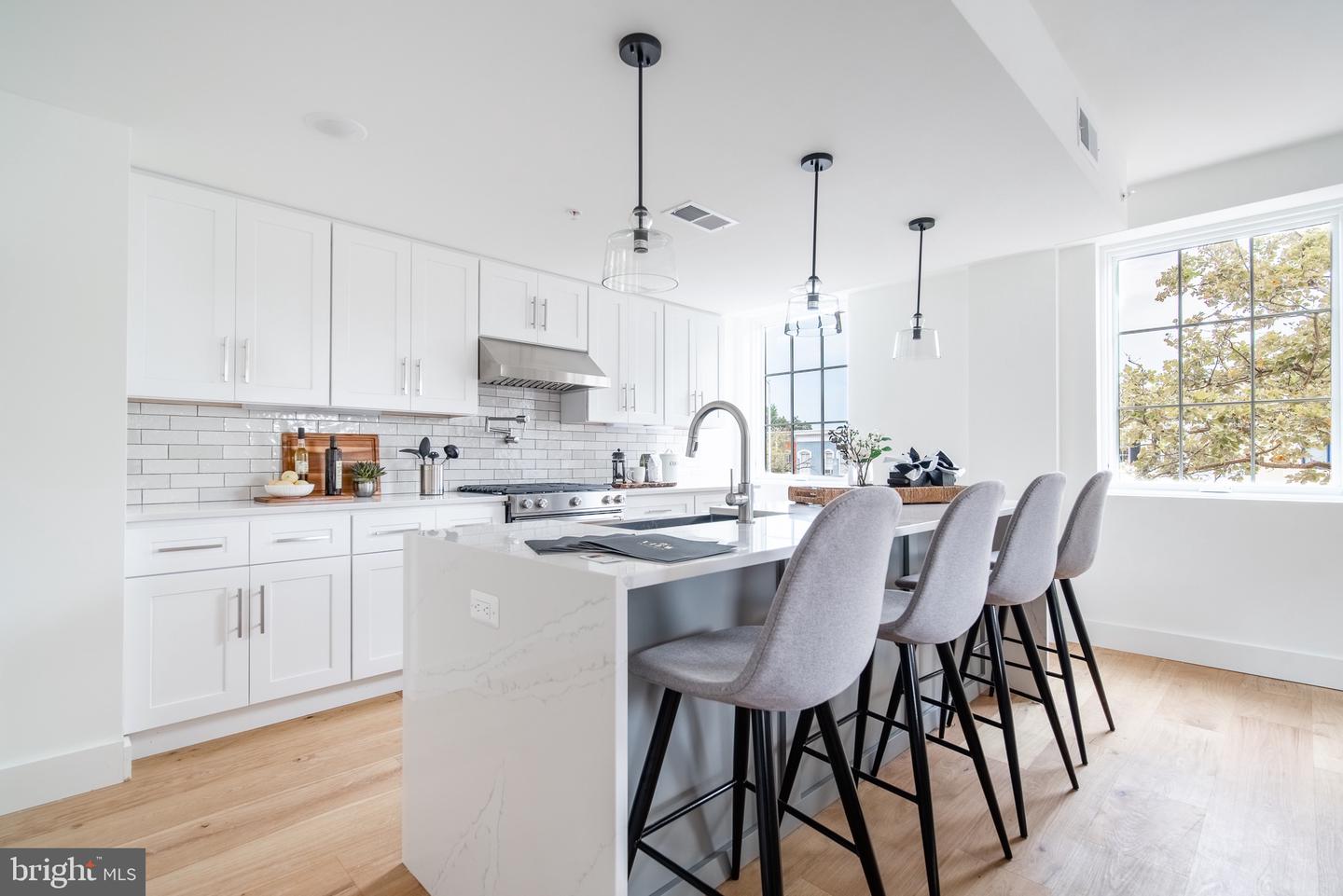 312 S Washington St #202 | Keri Shull Team