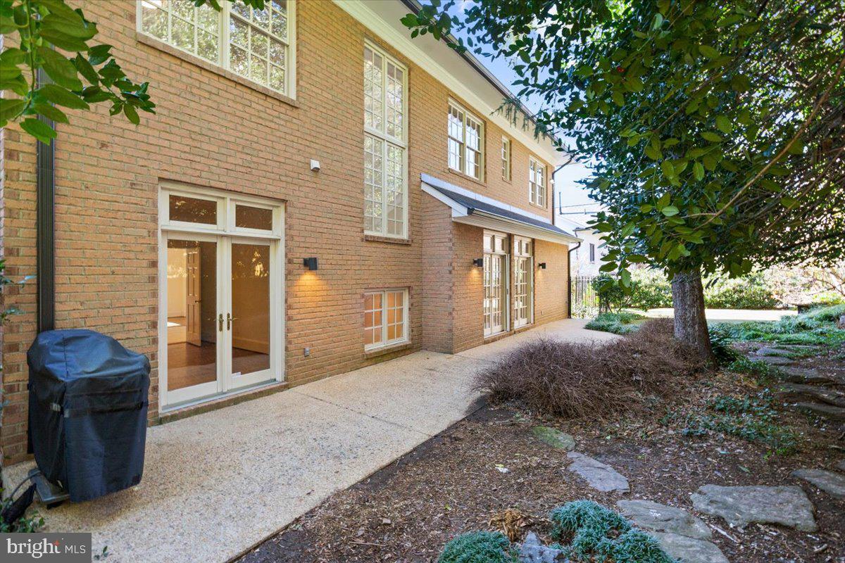 4808 Foxhall Cres NW