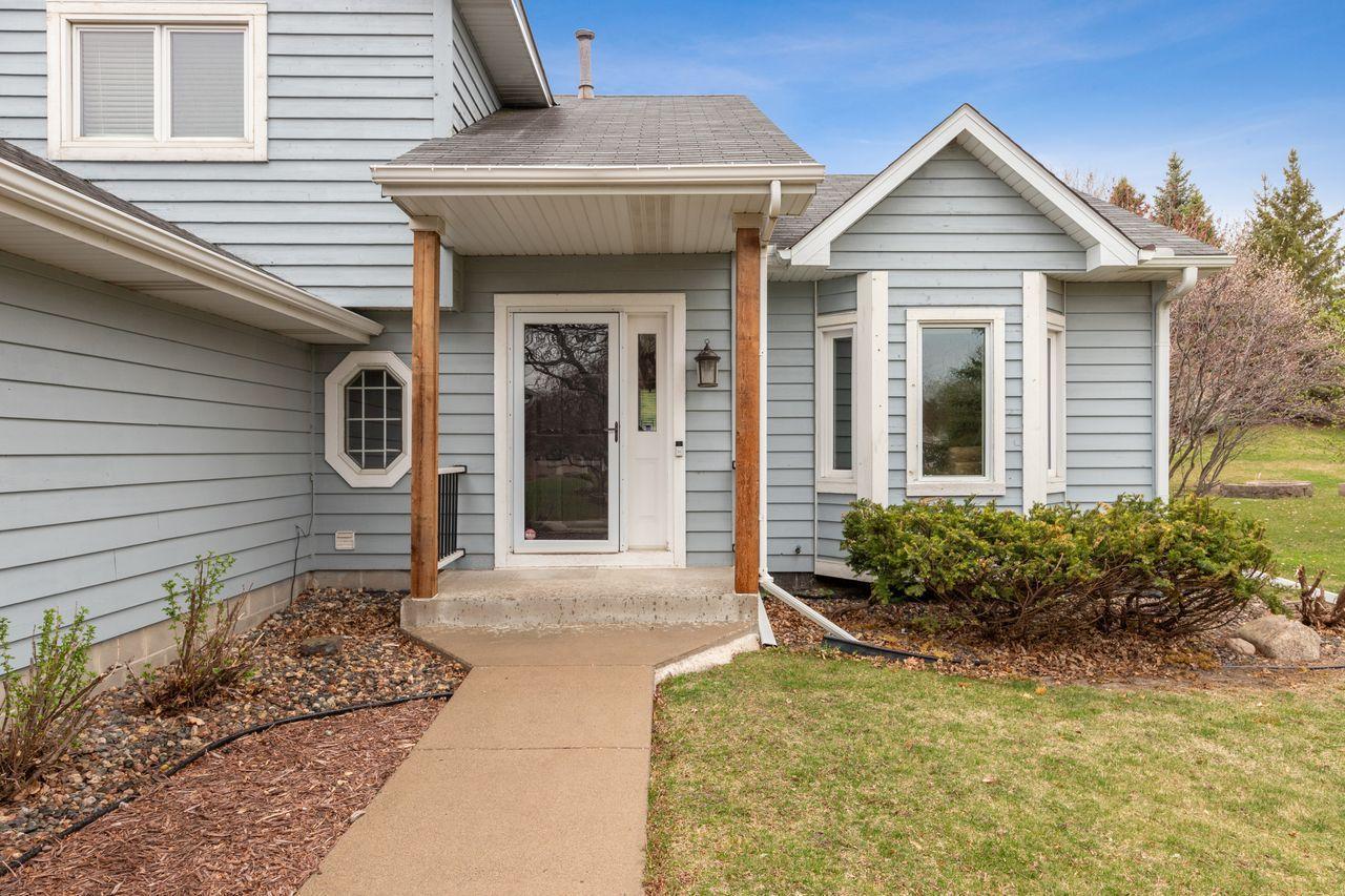 5595 Vinewood Lane N | Vicki Peters